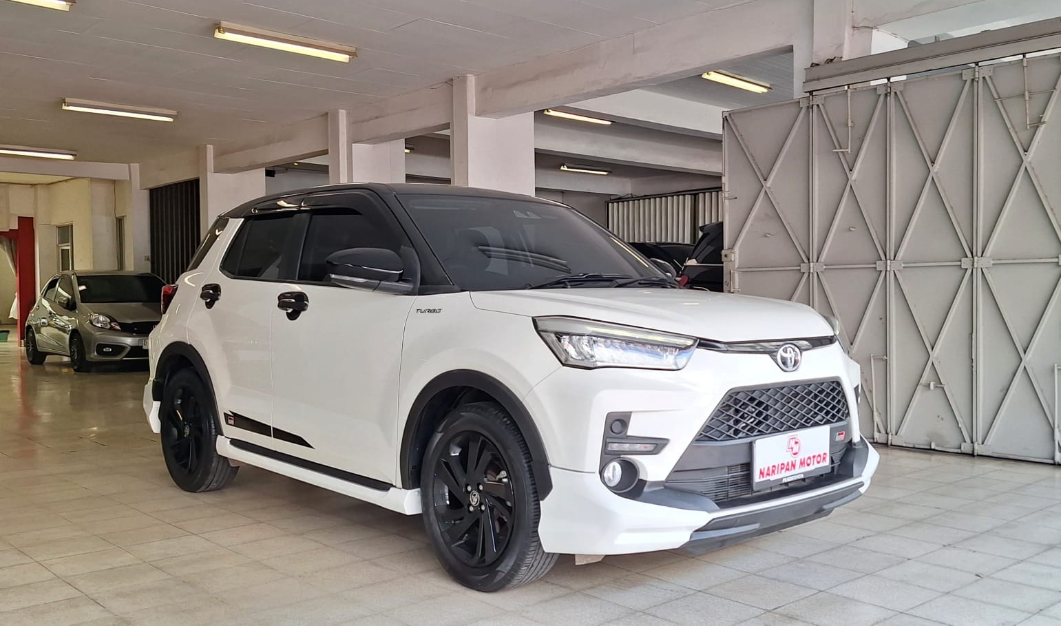 TOYOTA RAIZE 1.0 TURBO GR TSS TWO TONE AT 2022 – Naripan Motor